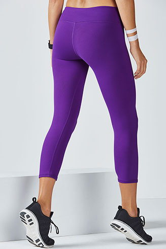 Define PowerHold® Mid-Rise Capri - Fabletics Canada