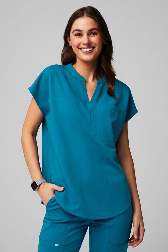 Evolve 3-Pocket Scrub Top - Fabletics Canada