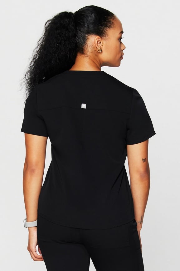 Method 2-Pocket Scrub Top (Petite Fit) - Fabletics