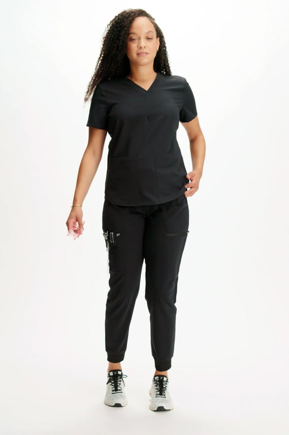 Method 2-Pocket Scrub Top (Petite Fit) - Fabletics