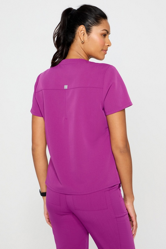 Method 2-Pocket Scrub Top (Petite Fit) - Fabletics